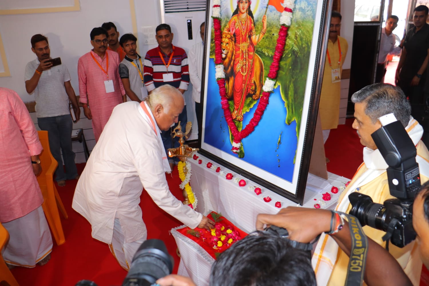 ABKM meet of RSS begins in Prayagraj with “Pushpanjali” to Bharat Mata ...